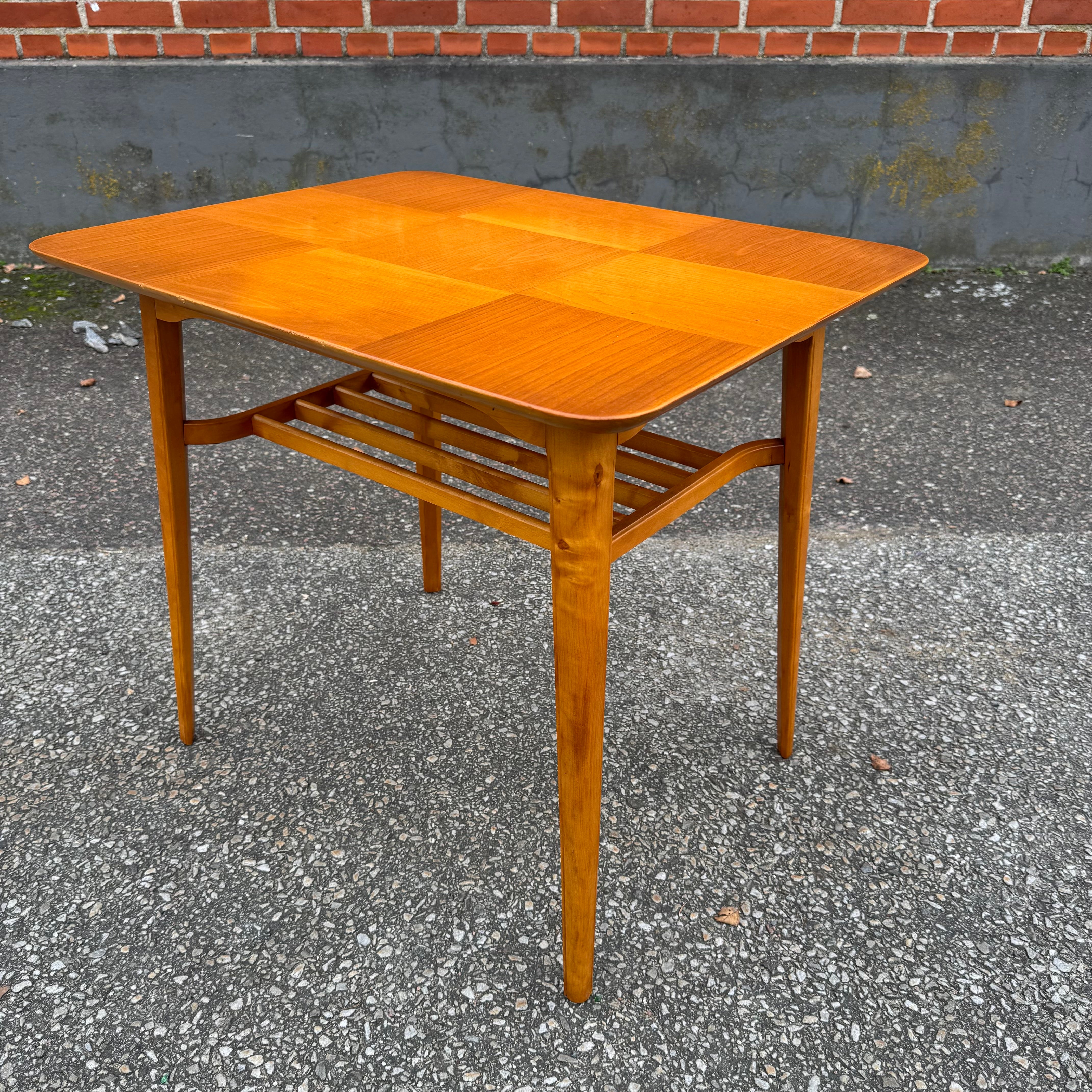 50-tals bord i alm med hyllplan – Hall Items